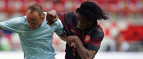 Alex Song roaring in Ghana | Arsenal Mania